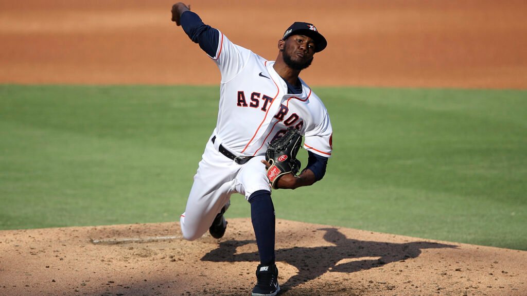 Estrellas adquieren relevista Enoli Paredes en cambio con Escogido